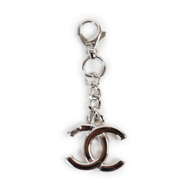 Chanel Silver CC Logo Keychain Bag Charm Labellov Buy and Sell ...