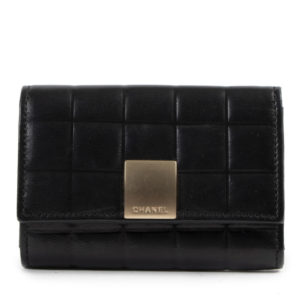 Chanel Black Quilted Leather Key Holder Labellov Buy and Sell Authentic ...