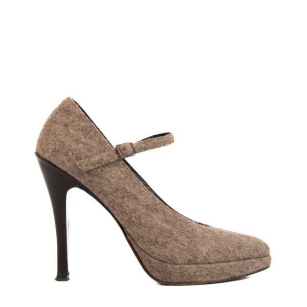 A.F. Vandevorst Grey Felt Pumps - Size 39 Labellov Buy and Sell ...