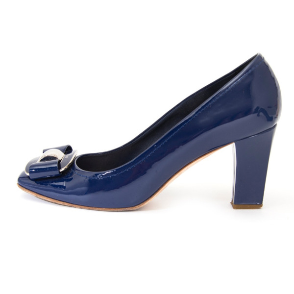 Dior Knot Bleu Foncé Pump Labellov Buy and Sell Authentic Luxury
