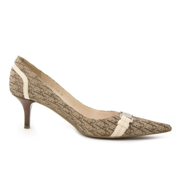 Christian Dior Monogram Point Pumps Labellov Buy and Sell Authentic Luxury