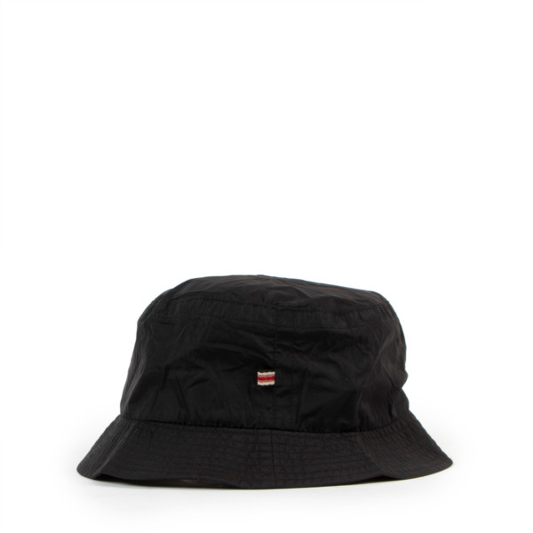 Burberry Black Rain Bucket Hat - Size S Labellov Buy and Sell Authentic ...
