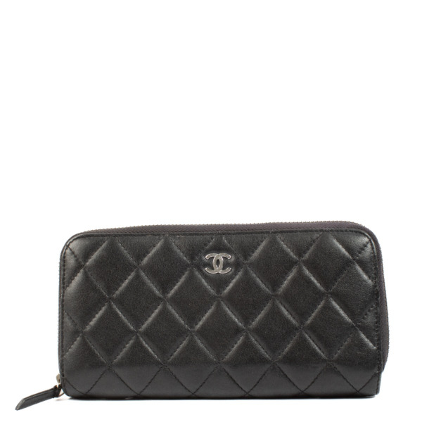 Chanel Black Classic Zipped Wallet Labellov Buy and Sell Authentic Luxury